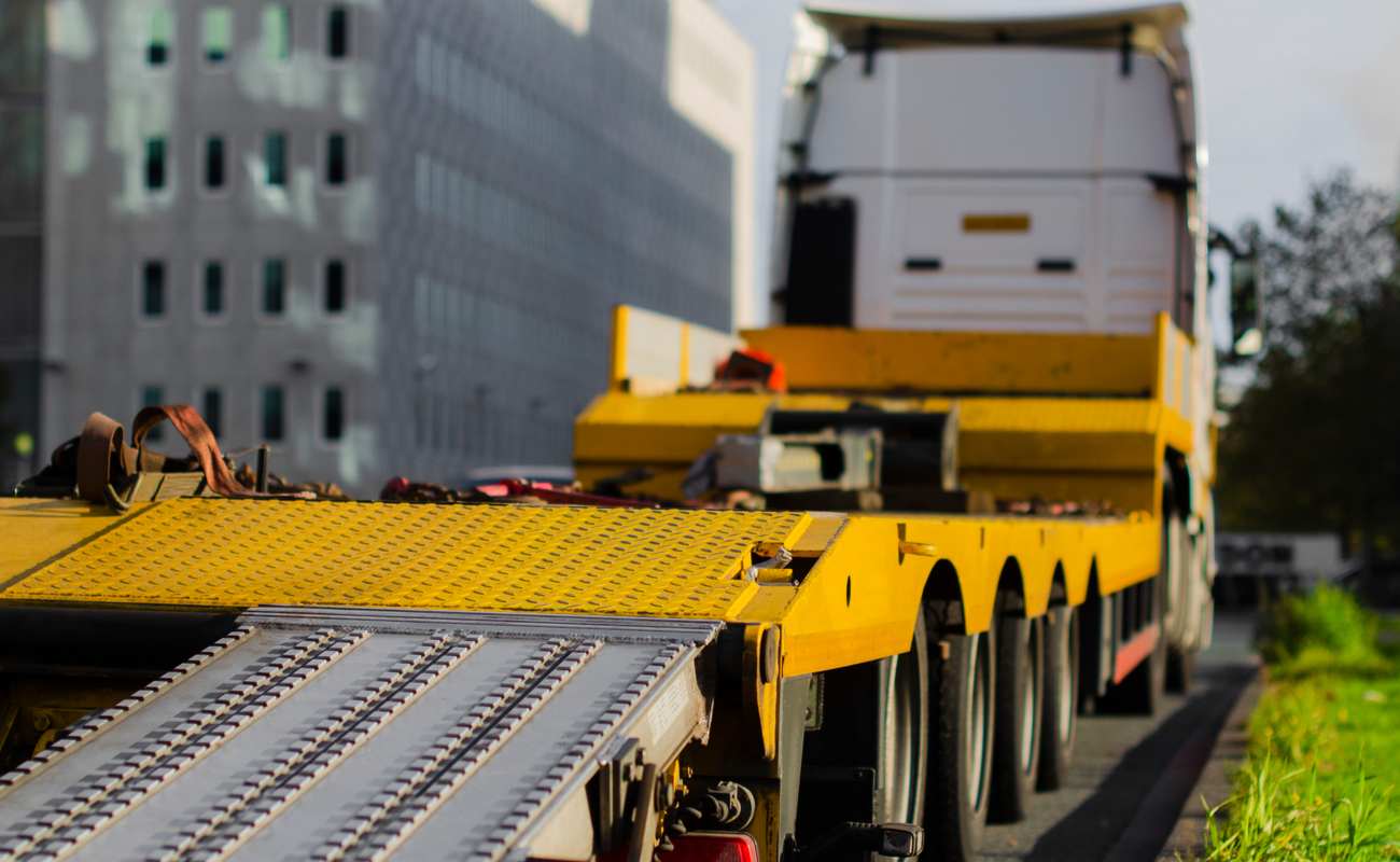 Abnormal Load Regulations Explained | Wide Load Regulations UK – Asset ...