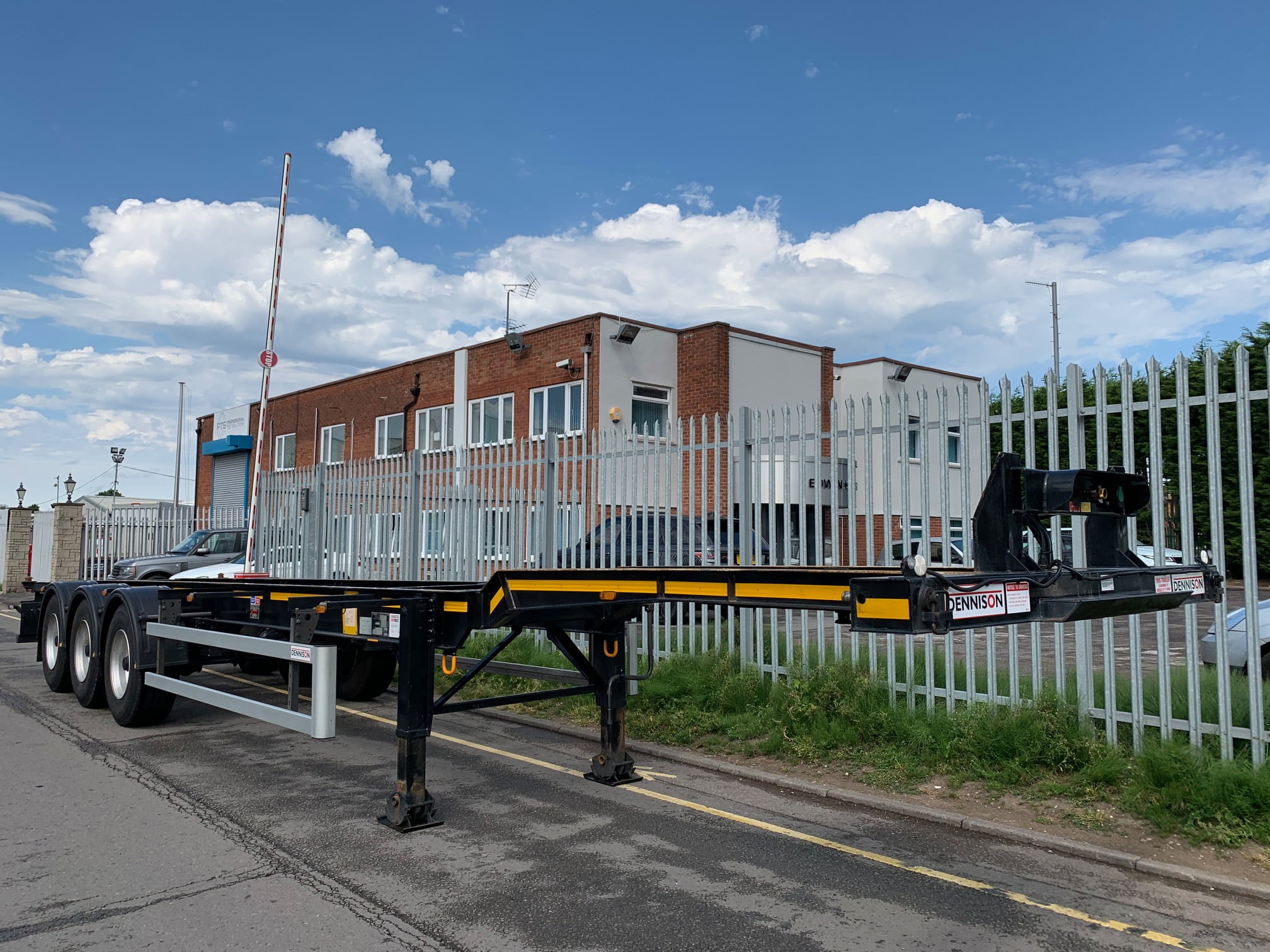 2018 DENNISON FIXED SKELETAL TRAILER - Asset Alliance Group