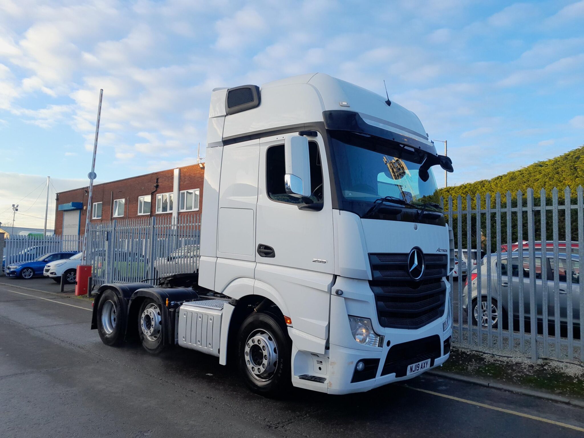 Used Mercedes Tractor Units for Sale | Actros 2454 Truck Unit Deals ...